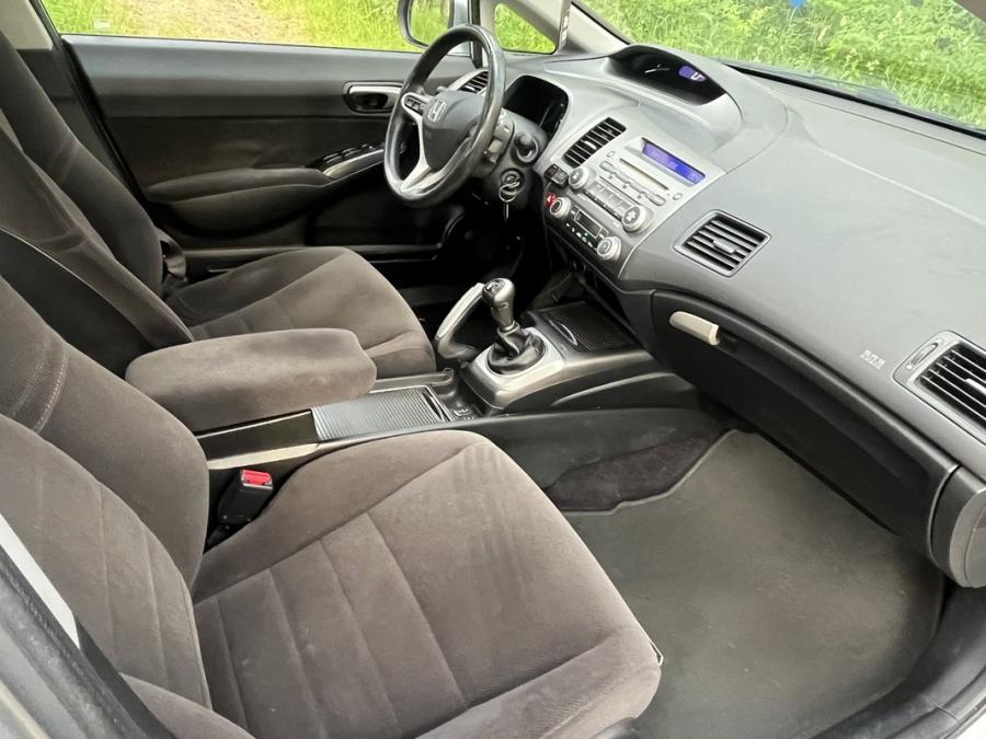 Pelēks Honda Civic 2008 Narva-Jēsū, ar dzinēja tilpumu 1.80 L un nobraukumu 146 tūkst. km par 2290 €, foto 19 vietnē AUTOMOTO.COM.LV