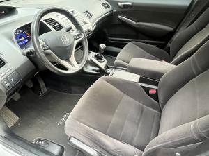 Pelēks Honda Civic 2008 Narva-Jēsū, ar dzinēja tilpumu 1.80 L un nobraukumu 146 tūkst. km par 2290 €, foto 20 vietnē AUTOMOTO.COM.LV