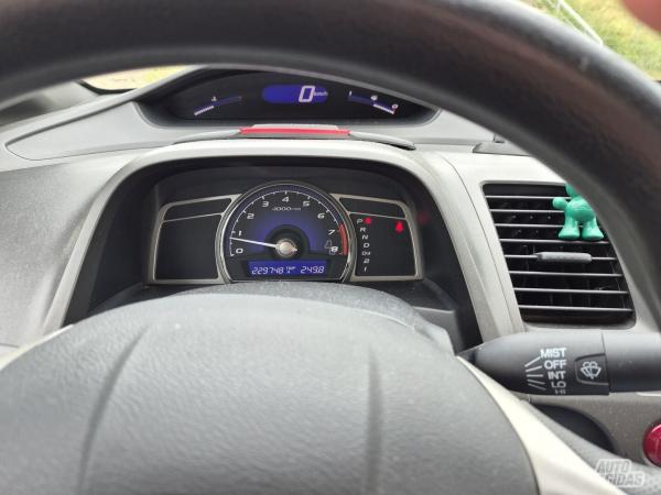 Grey Honda Civic 2008 in Kretinga, with an engine capacity of 1.80 L and mileage of 230 thousand km for 1100 €, photo 8 on AUTOMOTO.COM.LV