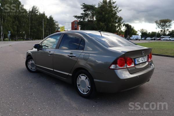 Grey Honda Civic 2008 in Riga, with an engine capacity of 1.40 L and mileage of 371 thousand km for 2790 €, photo 3 on AUTOMOTO.COM.LV