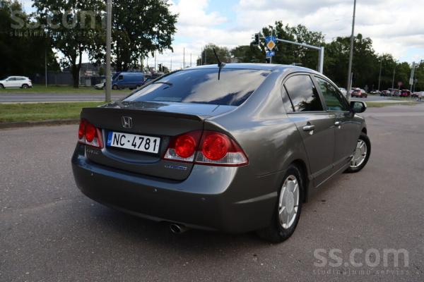 Grey Honda Civic 2008 in Riga, with an engine capacity of 1.40 L and mileage of 371 thousand km for 2790 €, photo 4 on AUTOMOTO.COM.LV