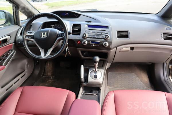 Grey Honda Civic 2008 in Riga, with an engine capacity of 1.40 L and mileage of 371 thousand km for 2790 €, photo 5 on AUTOMOTO.COM.LV
