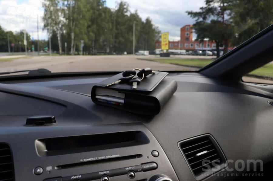 Pelēks Honda Civic 2008 Rīga, ar dzinēja tilpumu 1.40 L un nobraukumu 371 tūkst. km par 2790 €, foto 18 vietnē AUTOMOTO.COM.LV