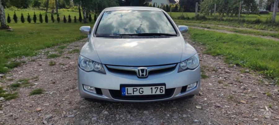 Grey Honda Civic 2008 in Vilnius, with an engine capacity of 1.30 L and mileage of 230 thousand km for 1250 €, photo 1 on AUTOMOTO.COM.LV