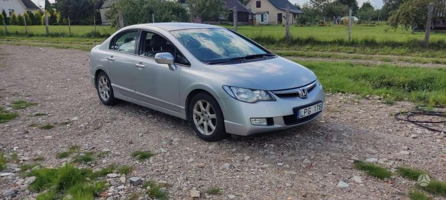 Grey Honda Civic 2008 in Vilnius, with an engine capacity of 1.30 L and mileage of 230 thousand km for 1250 €, photo 4 on AUTOMOTO.COM.LV