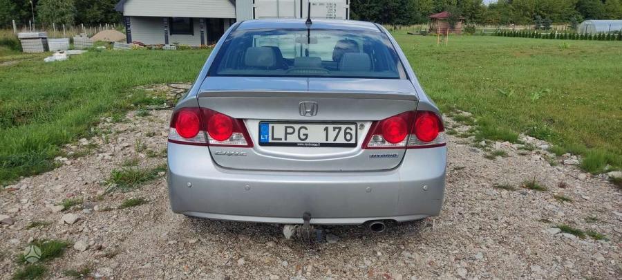Grey Honda Civic 2008 in Vilnius, with an engine capacity of 1.30 L and mileage of 230 thousand km for 1250 €, photo 6 on AUTOMOTO.COM.LV