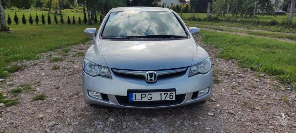 Grey Honda Civic 2008 in Vilnius, with an engine capacity of 1.30 L and mileage of 230 thousand km for 1250 €, photo 1 on AUTOMOTO.COM.LV