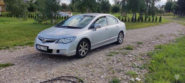 Grey Honda Civic 2008 in Vilnius, with an engine capacity of 1.30 L and mileage of 230 thousand km for 1250 €, photo 3 on AUTOMOTO.COM.LV