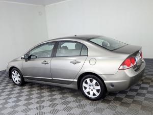 Pelēks Honda Civic 2008 Tallina, ar dzinēja tilpumu 1.80 L un nobraukumu 338 tūkst. km par 1899 €, foto 5 vietnē AUTOMOTO.COM.LV