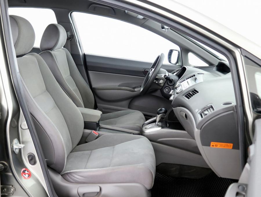 Pelēks Honda Civic 2008 Tallina, ar dzinēja tilpumu 1.80 L un nobraukumu 338 tūkst. km par 1899 €, foto 7 vietnē AUTOMOTO.COM.LV