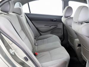 Pelēks Honda Civic 2008 Tallina, ar dzinēja tilpumu 1.80 L un nobraukumu 338 tūkst. km par 1899 €, foto 8 vietnē AUTOMOTO.COM.LV