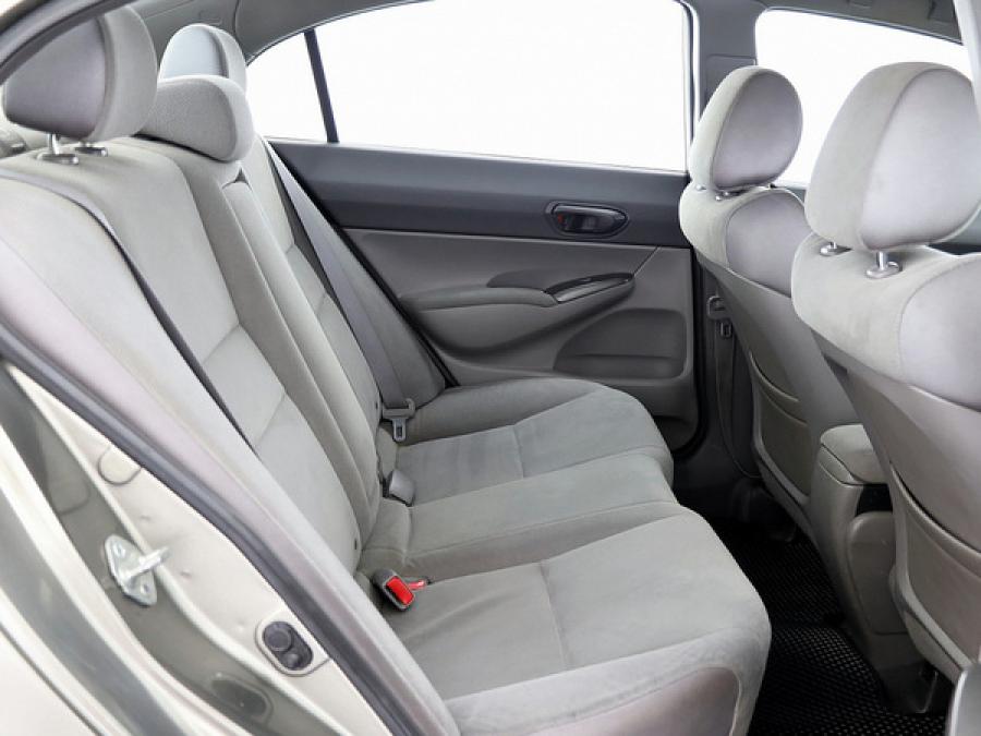 Pelēks Honda Civic 2008 Tallina, ar dzinēja tilpumu 1.80 L un nobraukumu 338 tūkst. km par 1899 €, foto 8 vietnē AUTOMOTO.COM.LV