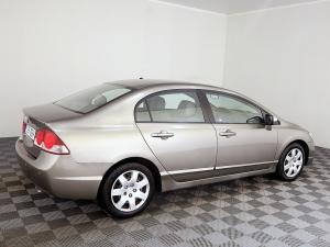 Pelēks Honda Civic 2008 Tallina, ar dzinēja tilpumu 1.80 L un nobraukumu 338 tūkst. km par 1899 €, foto 13 vietnē AUTOMOTO.COM.LV