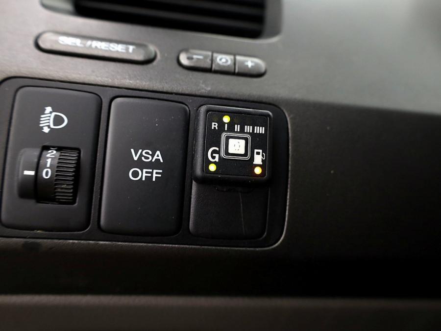 Pelēks Honda Civic 2008 Tallina, ar dzinēja tilpumu 1.80 L un nobraukumu 338 tūkst. km par 1899 €, foto 19 vietnē AUTOMOTO.COM.LV