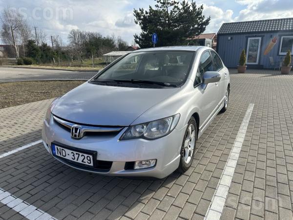 Pelēks Honda Civic 2008 Rīga, ar dzinēja tilpumu 1.30 L un nobraukumu 253 tūkst. km par 2950 €, foto 1 vietnē AUTOMOTO.COM.LV