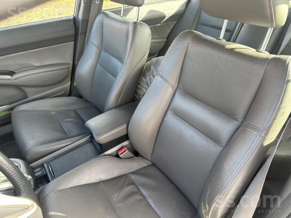 Pelēks Honda Civic 2008 Rīga, ar dzinēja tilpumu 1.30 L un nobraukumu 253 tūkst. km par 2950 €, foto 9 vietnē AUTOMOTO.COM.LV
