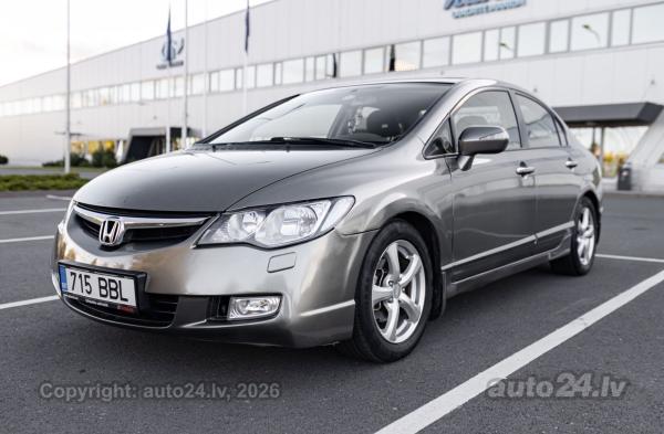Honda Civic 2008 in Tallinn on AUTOMOTO.COM.LV Grey Honda Civic 2008 in Tallinn, with an engine capacity of 1.80 L and mileage of 172 thousand km for 2499 €, photo 4 on AUTOMOTO.COM.LV