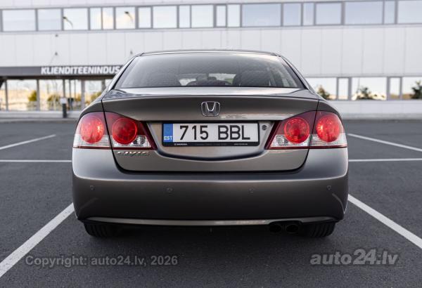 Honda Civic 2008 in Tallinn on AUTOMOTO.COM.LV Grey Honda Civic 2008 in Tallinn, with an engine capacity of 1.80 L and mileage of 172 thousand km for 2499 €, photo 5 on AUTOMOTO.COM.LV