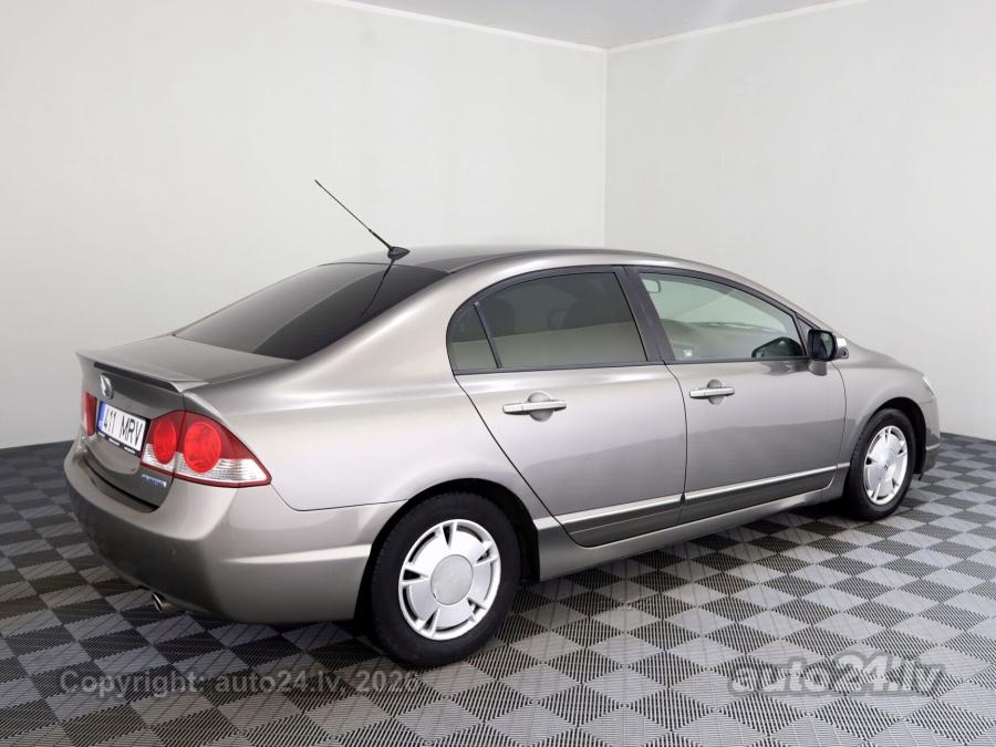 Pelēks Honda Civic 2008 Tallina, ar dzinēja tilpumu 1.30 L un nobraukumu 187 tūkst. km par 1799 €, foto 4 vietnē AUTOMOTO.COM.LV
