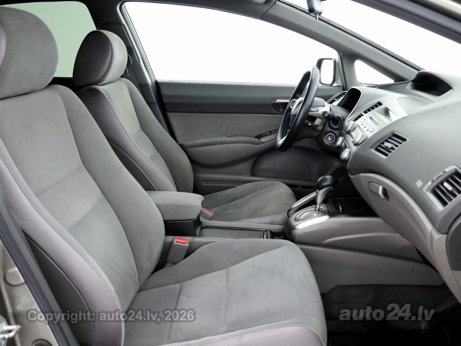 Pelēks Honda Civic 2008 Tallina, ar dzinēja tilpumu 1.30 L un nobraukumu 187 tūkst. km par 1799 €, foto 7 vietnē AUTOMOTO.COM.LV