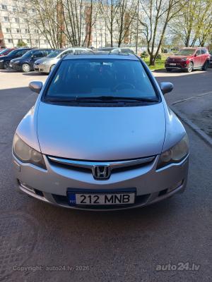 Pelēks Honda Civic 2009 Sillamē, ar dzinēja tilpumu 1.80 L un nobraukumu 201 tūkst. km par 700 €, foto  vietnē AUTOMOTO.COM.LV