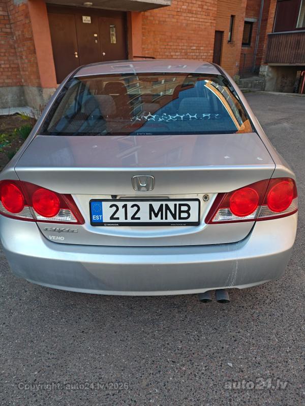 Grey Honda Civic 2009 in Sillamae, with an engine capacity of 1.80 L and mileage of 201 thousand km for 700 €, photo 3 on AUTOMOTO.COM.LV