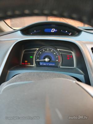 Grey Honda Civic 2009 in Sillamae, with an engine capacity of 1.80 L and mileage of 201 thousand km for 700 €, photo 7 on AUTOMOTO.COM.LV