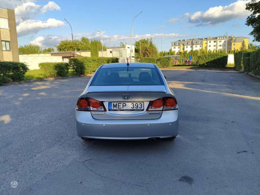 Grey Honda Civic 2009 in Panevezys, with an engine capacity of 1.34 L and mileage of 328 thousand km for 3200 €, photo 8 on AUTOMOTO.COM.LV