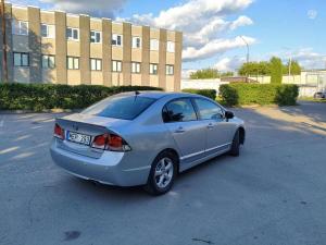 Grey Honda Civic 2009 in Panevezys, with an engine capacity of 1.34 L and mileage of 328 thousand km for 3200 €, photo 9 on AUTOMOTO.COM.LV