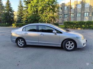 Grey Honda Civic 2009 in Panevezys, with an engine capacity of 1.34 L and mileage of 328 thousand km for 3200 €, photo 10 on AUTOMOTO.COM.LV