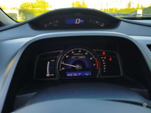Grey Honda Civic 2009 in Panevezys, with an engine capacity of 1.34 L and mileage of 328 thousand km for 3200 €, photo 18 on AUTOMOTO.COM.LV