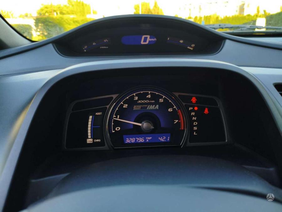 Grey Honda Civic 2009 in Panevezys, with an engine capacity of 1.34 L and mileage of 328 thousand km for 3200 €, photo 18 on AUTOMOTO.COM.LV