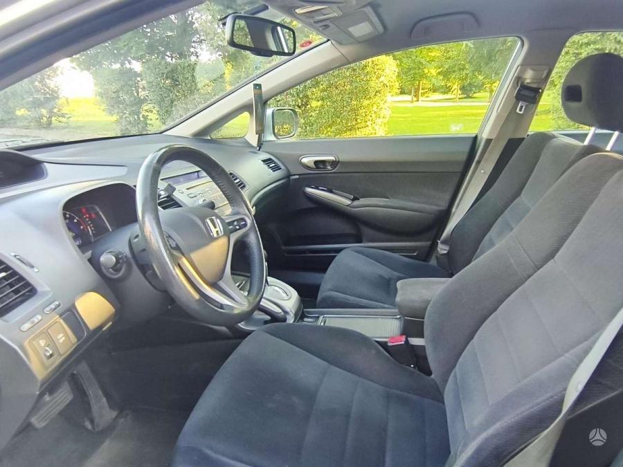 Grey Honda Civic 2009 in Panevezys, with an engine capacity of 1.34 L and mileage of 328 thousand km for 3200 €, photo 19 on AUTOMOTO.COM.LV