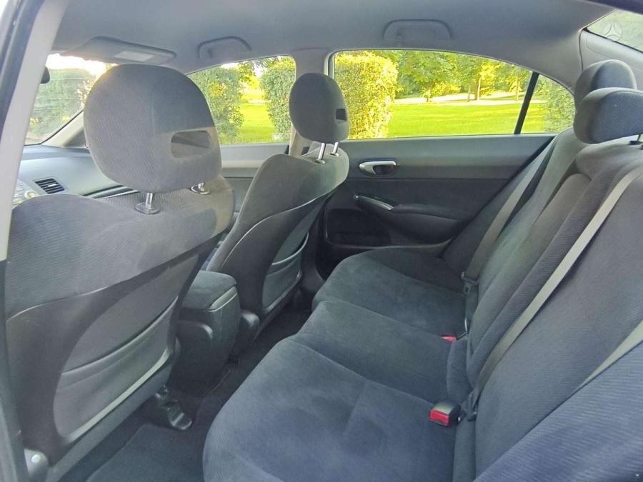Grey Honda Civic 2009 in Panevezys, with an engine capacity of 1.34 L and mileage of 328 thousand km for 3200 €, photo 20 on AUTOMOTO.COM.LV