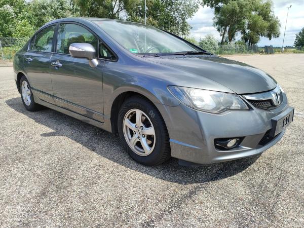 Pelēks Honda Civic 2009 Marijampole, ar dzinēja tilpumu 1.30 L un nobraukumu 183 tūkst. km par 2750 €, foto 2 vietnē AUTOMOTO.COM.LV