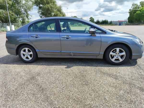 Pelēks Honda Civic 2009 Marijampole, ar dzinēja tilpumu 1.30 L un nobraukumu 183 tūkst. km par 2750 €, foto 4 vietnē AUTOMOTO.COM.LV