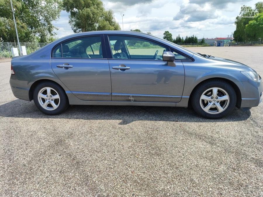 Pelēks Honda Civic 2009 Marijampole, ar dzinēja tilpumu 1.30 L un nobraukumu 183 tūkst. km par 2750 €, foto 5 vietnē AUTOMOTO.COM.LV