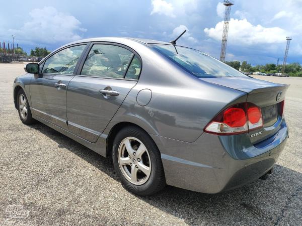 Pelēks Honda Civic 2009 Marijampole, ar dzinēja tilpumu 1.30 L un nobraukumu 183 tūkst. km par 2750 €, foto 6 vietnē AUTOMOTO.COM.LV