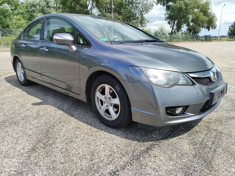 Pelēks Honda Civic 2009 Marijampole, ar dzinēja tilpumu 1.30 L un nobraukumu 183 tūkst. km par 2750 €, foto 3 vietnē AUTOMOTO.COM.LV