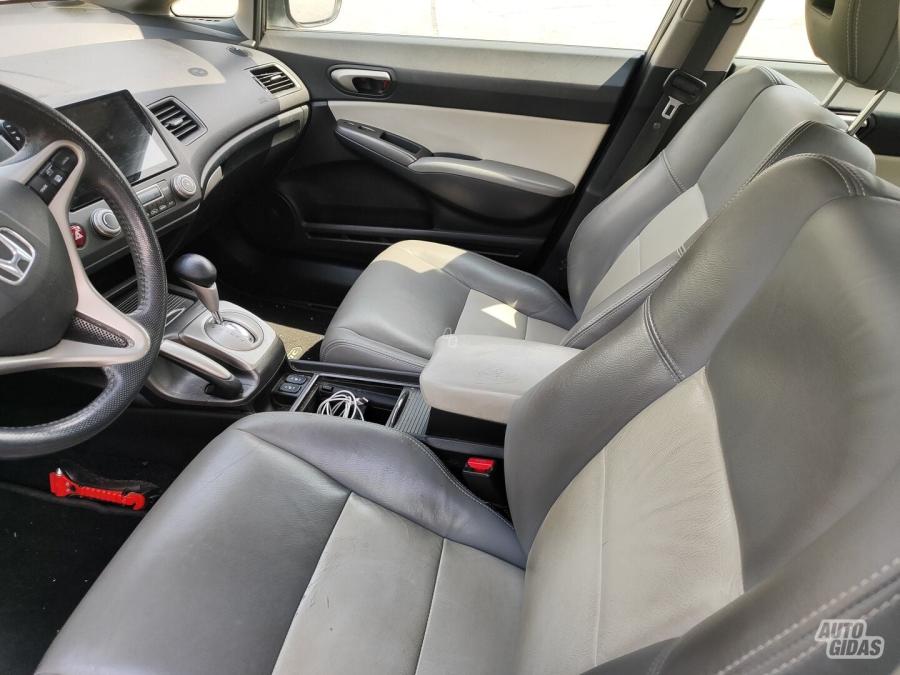 Pelēks Honda Civic 2009 Marijampole, ar dzinēja tilpumu 1.30 L un nobraukumu 183 tūkst. km par 2750 €, foto 15 vietnē AUTOMOTO.COM.LV