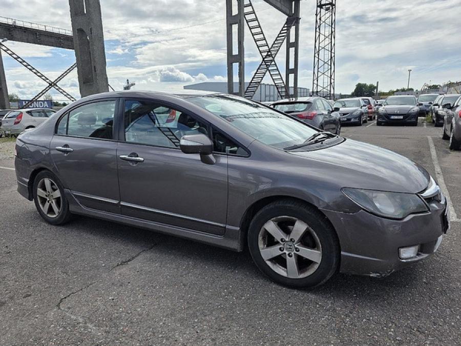 Grey Honda Civic 2009 in Tallinn, with an engine capacity of 1.30 L and mileage of 292 thousand km for 1199 €, photo 1 on AUTOMOTO.COM.LV