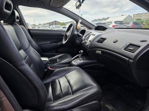 Grey Honda Civic 2009 in Tallinn, with an engine capacity of 1.30 L and mileage of 292 thousand km for 1199 €, photo 6 on AUTOMOTO.COM.LV