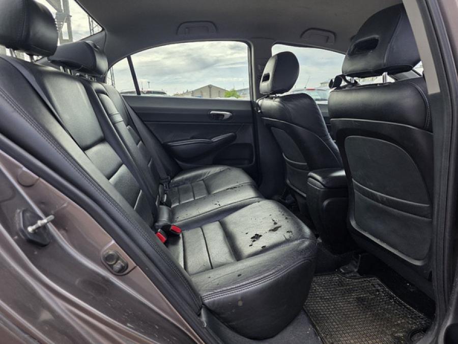 Grey Honda Civic 2009 in Tallinn, with an engine capacity of 1.30 L and mileage of 292 thousand km for 1199 €, photo 7 on AUTOMOTO.COM.LV