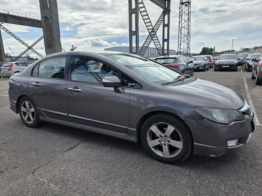 Grey Honda Civic 2009 in Tallinn, with an engine capacity of 1.30 L and mileage of 292 thousand km for 1199 €, photo 8 on AUTOMOTO.COM.LV