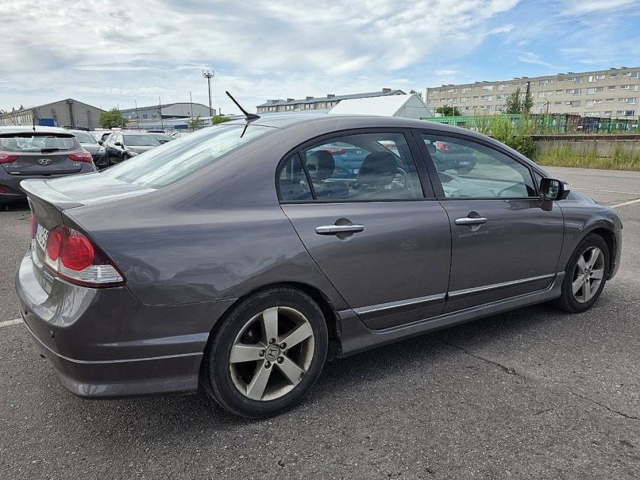 Grey Honda Civic 2009 in Tallinn, with an engine capacity of 1.30 L and mileage of 292 thousand km for 1199 €, photo 10 on AUTOMOTO.COM.LV