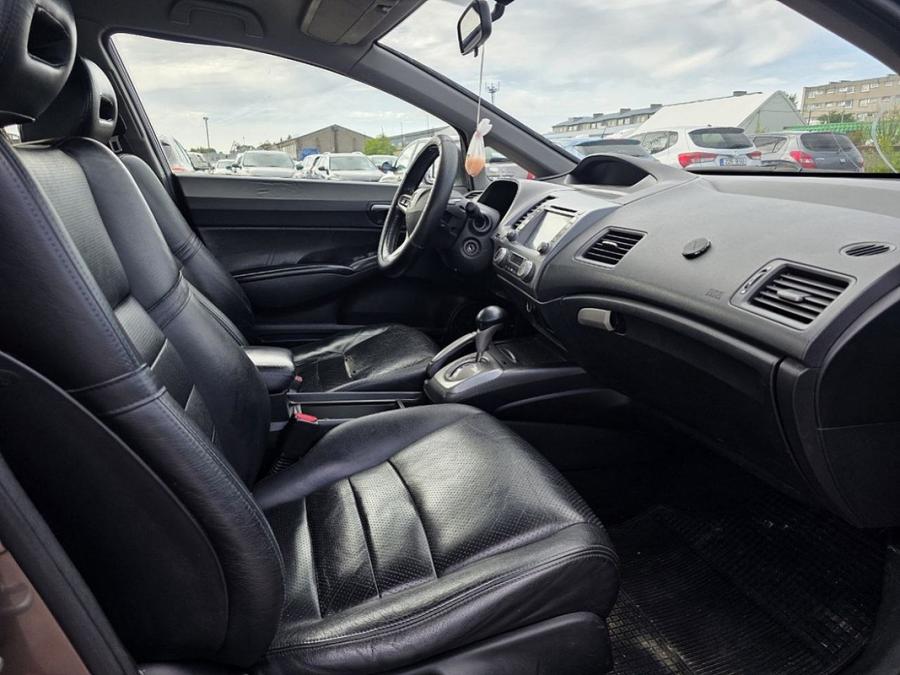 Grey Honda Civic 2009 in Tallinn, with an engine capacity of 1.30 L and mileage of 292 thousand km for 1199 €, photo 12 on AUTOMOTO.COM.LV