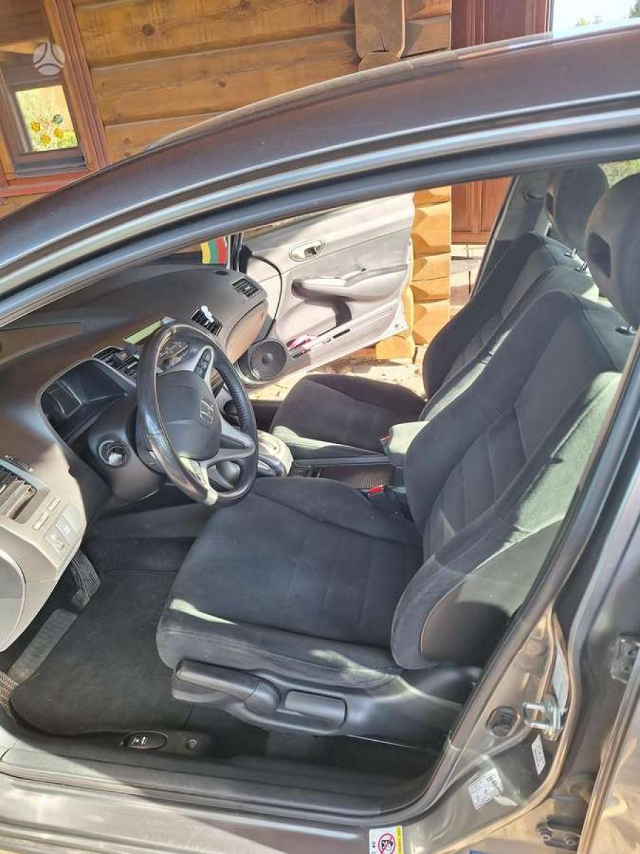 Pelēks Honda Civic 2009 Klaipėda, ar dzinēja tilpumu 1.34 L un nobraukumu 274 tūkst. km par 3200 €, foto 9 vietnē AUTOMOTO.COM.LV