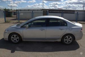 Grey Honda Civic 2009 in Panevezys, with an engine capacity of 1.34 L and mileage of 301 thousand km for 1750 €, photo 5 on AUTOMOTO.COM.LV