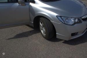 Grey Honda Civic 2009 in Panevezys, with an engine capacity of 1.34 L and mileage of 301 thousand km for 1750 €, photo 7 on AUTOMOTO.COM.LV