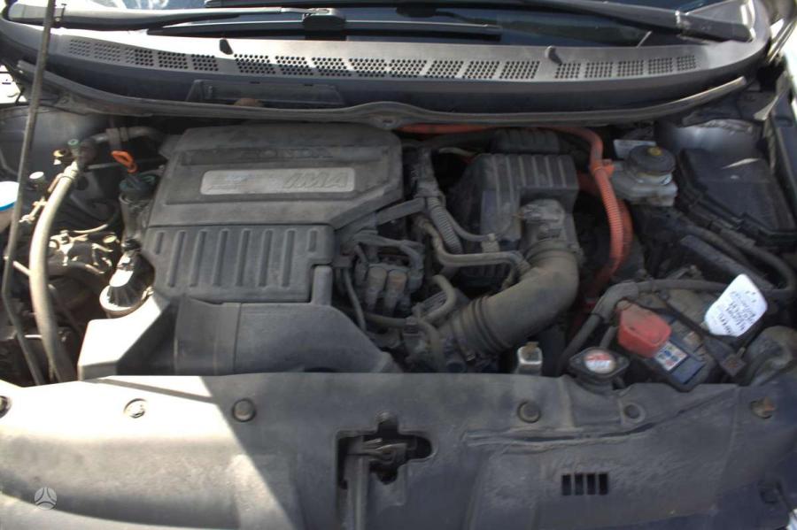 Grey Honda Civic 2009 in Panevezys, with an engine capacity of 1.34 L and mileage of 301 thousand km for 1750 €, photo 10 on AUTOMOTO.COM.LV